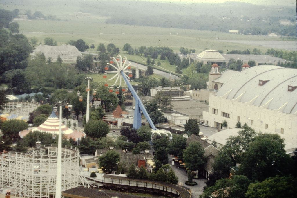 Carrousel Circle | 1972-2004 – The Amusement Parkives